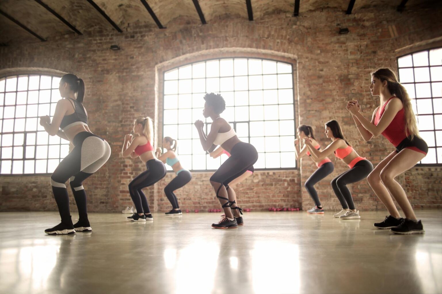 How to Air Squat - Strengthguides.com