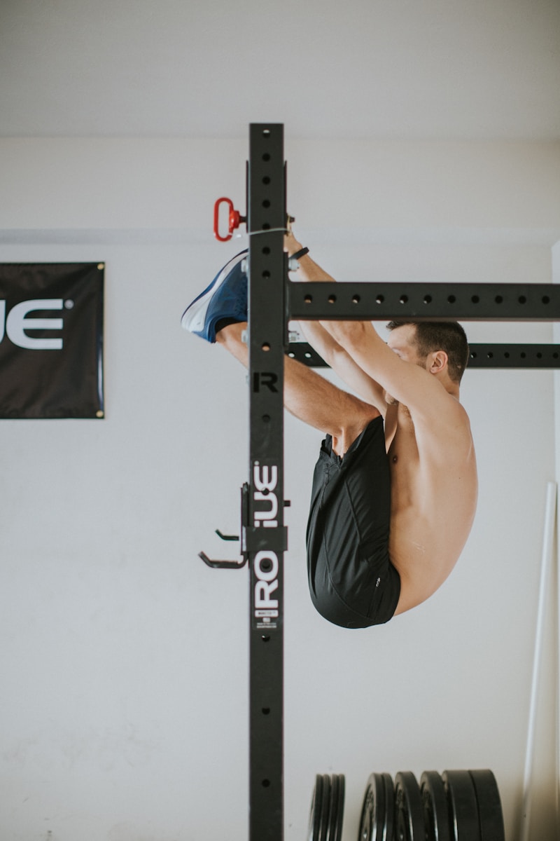How to do Toes to Bar - Strengthguides.com