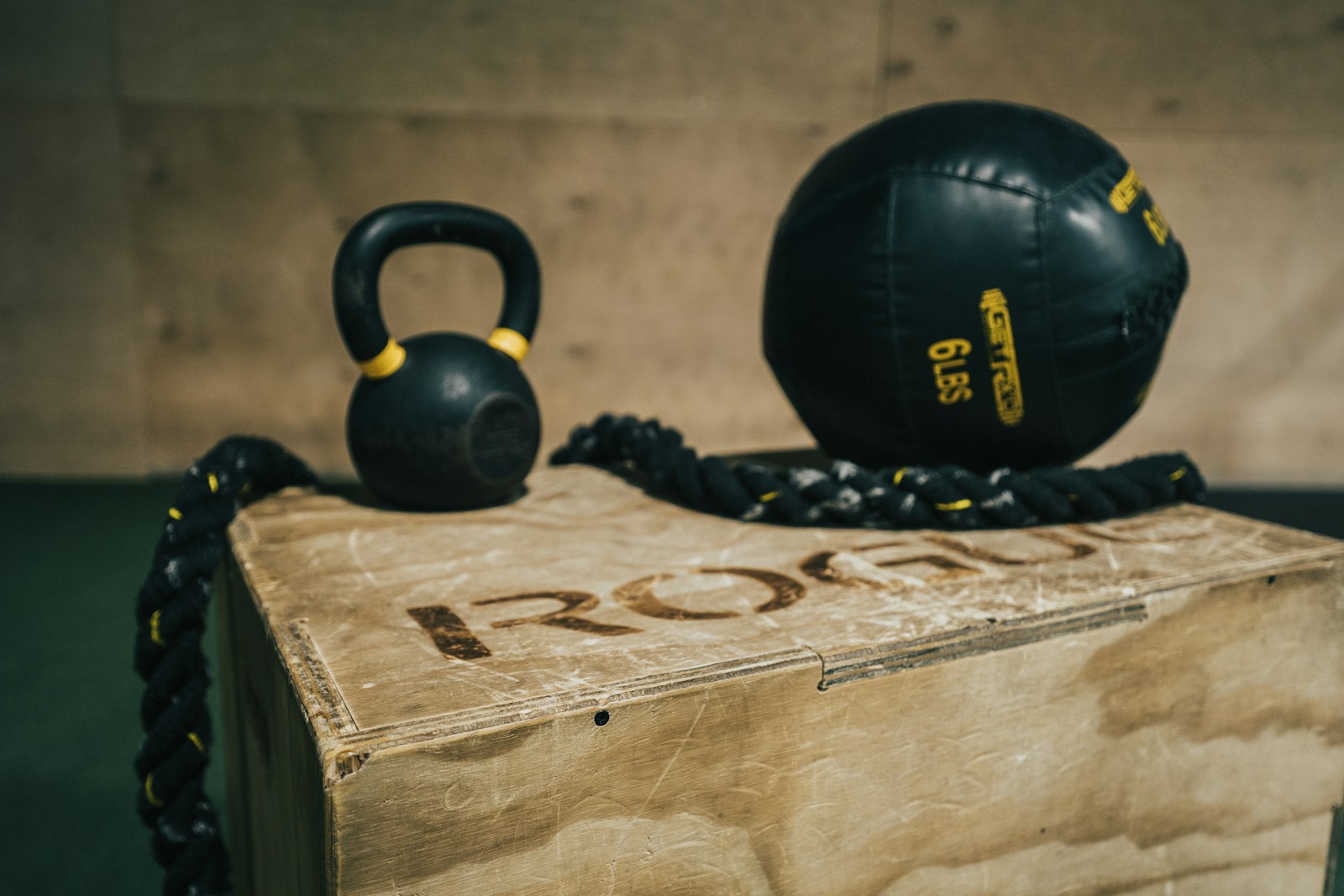 How to do American Kettlebell Swings - Strengthguides.com